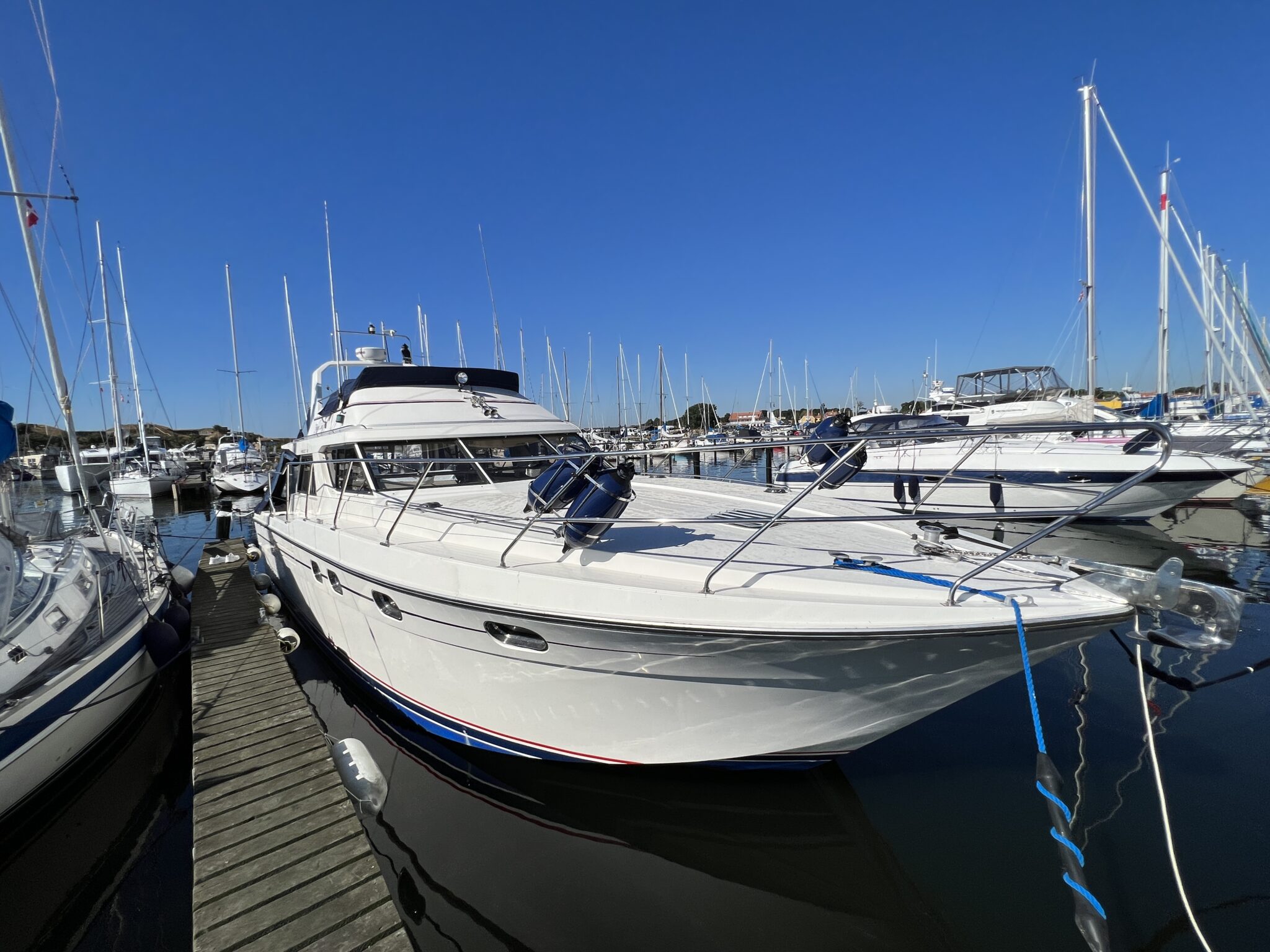 Princess 415 Flybridge - Dansk Sejl & Motor