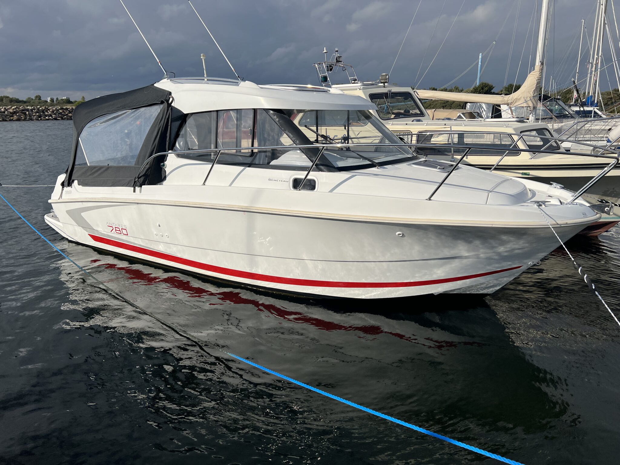 Beneteau Antares 780 - Dansk Sejl & Motor