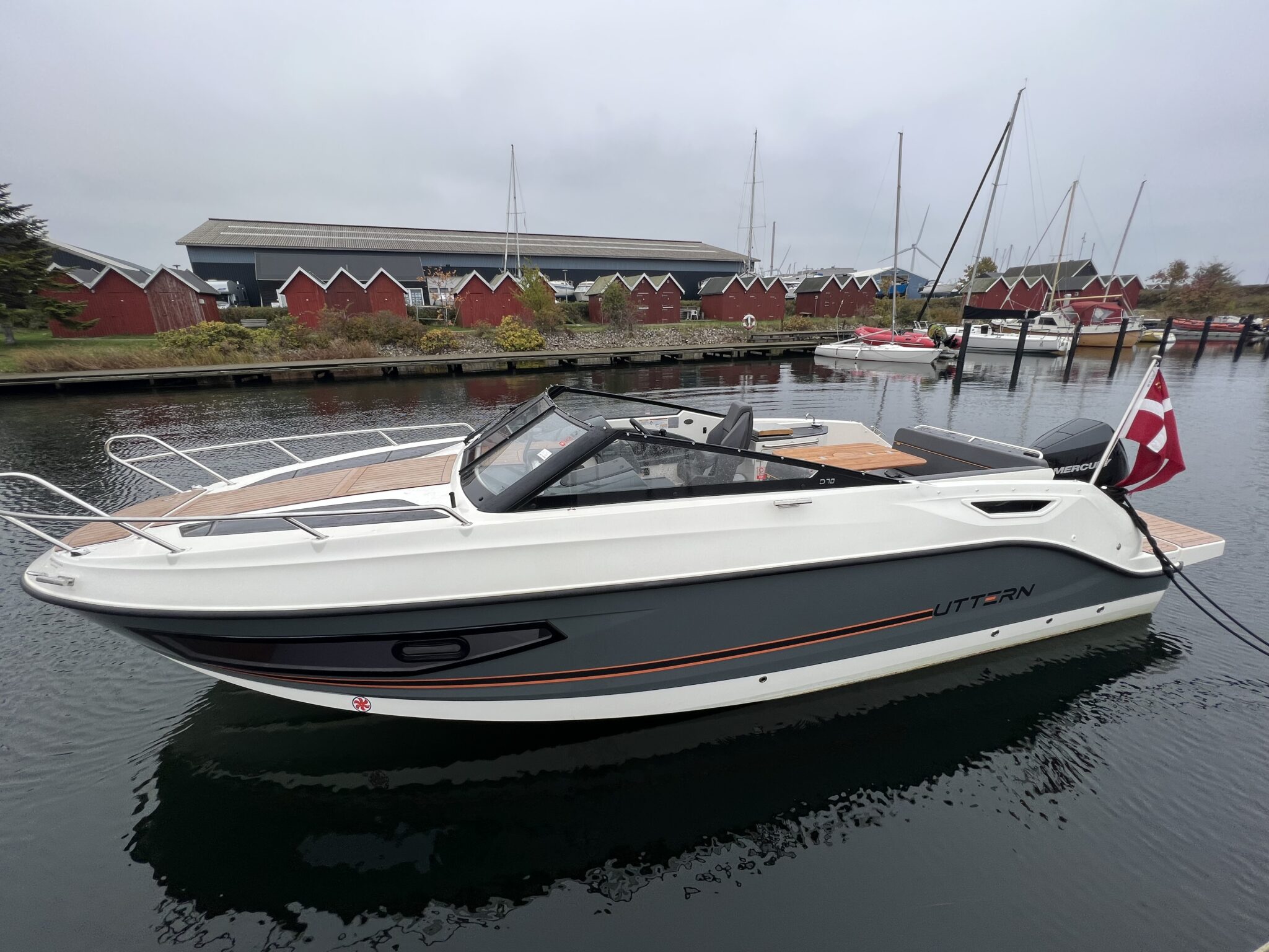 Uttern D70 Mercury 300 HK V8 – Dansk Sejl & Motor