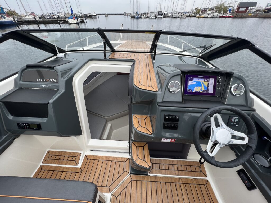 Uttern D70 Mercury 300 HK V8 – Dansk Sejl & Motor