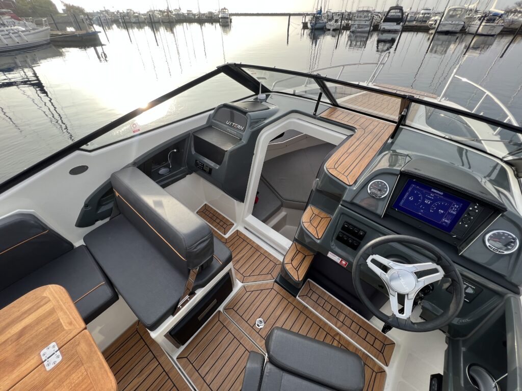 Uttern D70 Mercury 300 HK V8 – Dansk Sejl & Motor