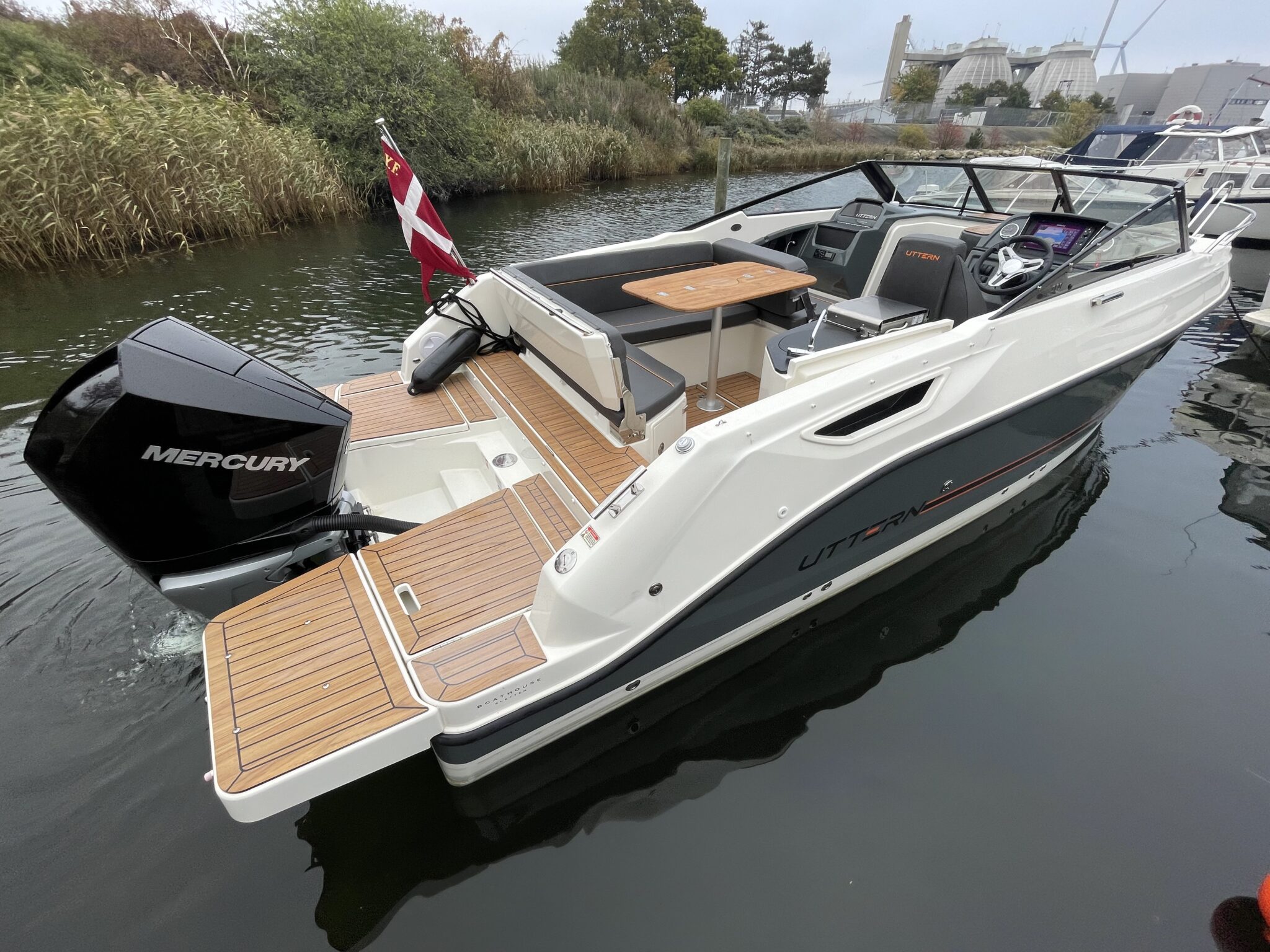 Uttern D70 Mercury 300 HK V8 – Dansk Sejl & Motor