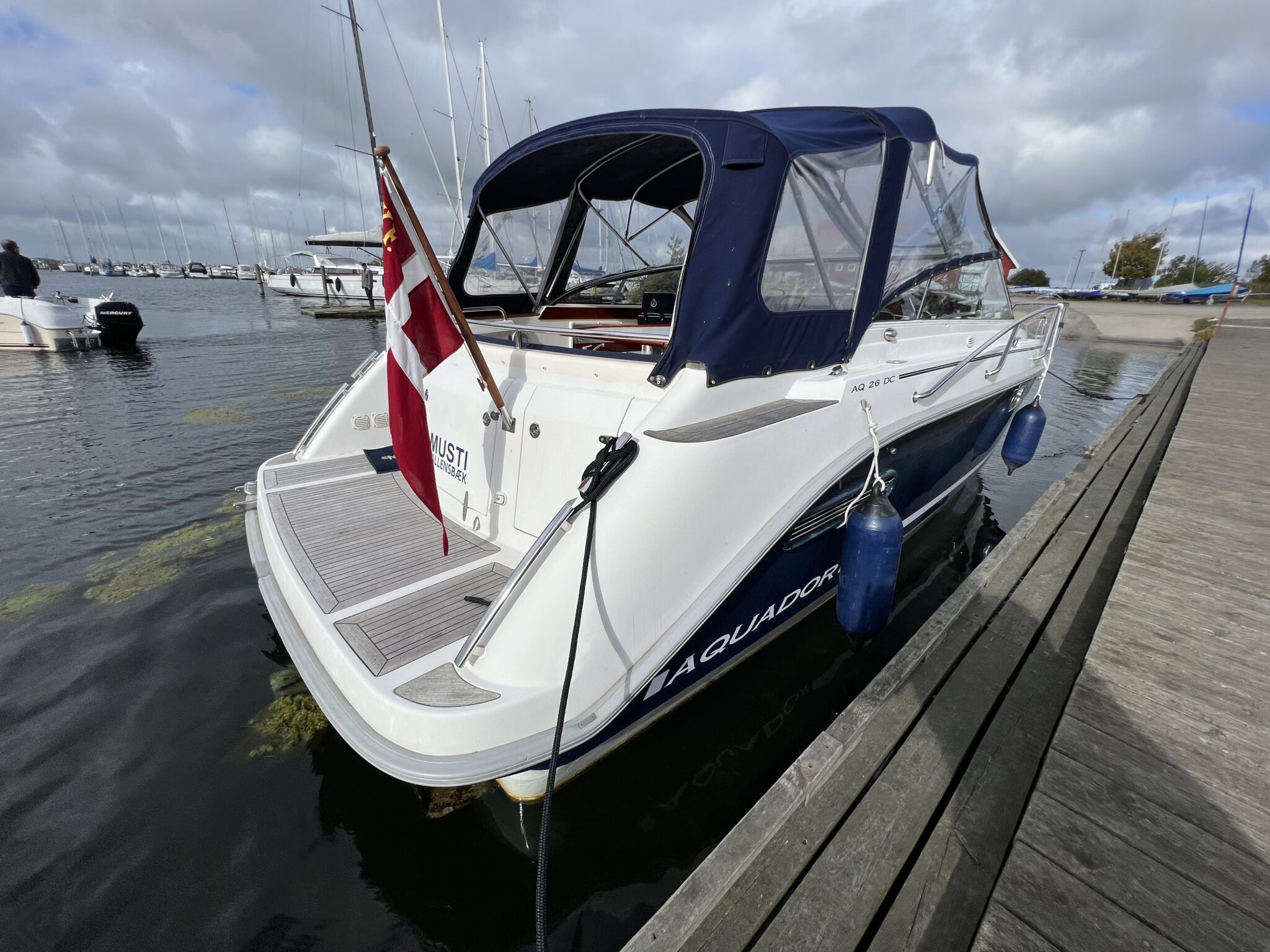 Aquador 26 DC – Dansk Sejl & Motor