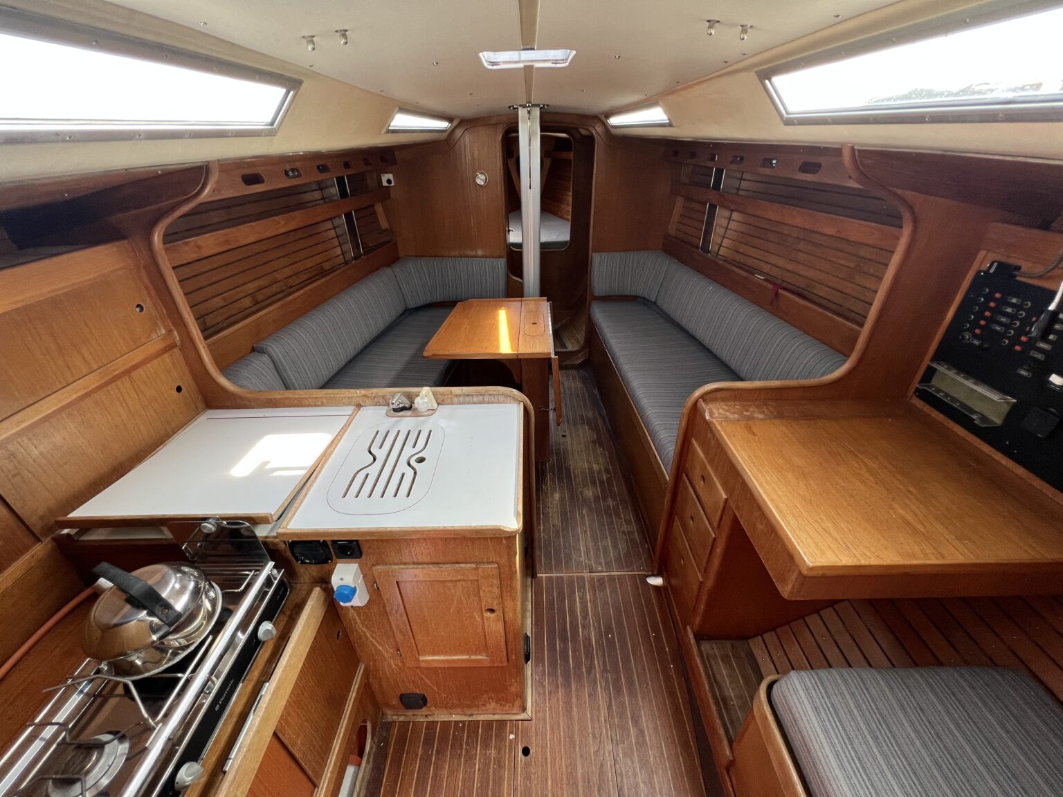 Swede 38 (HELT NY MOTOR) – Dansk Sejl & Motor