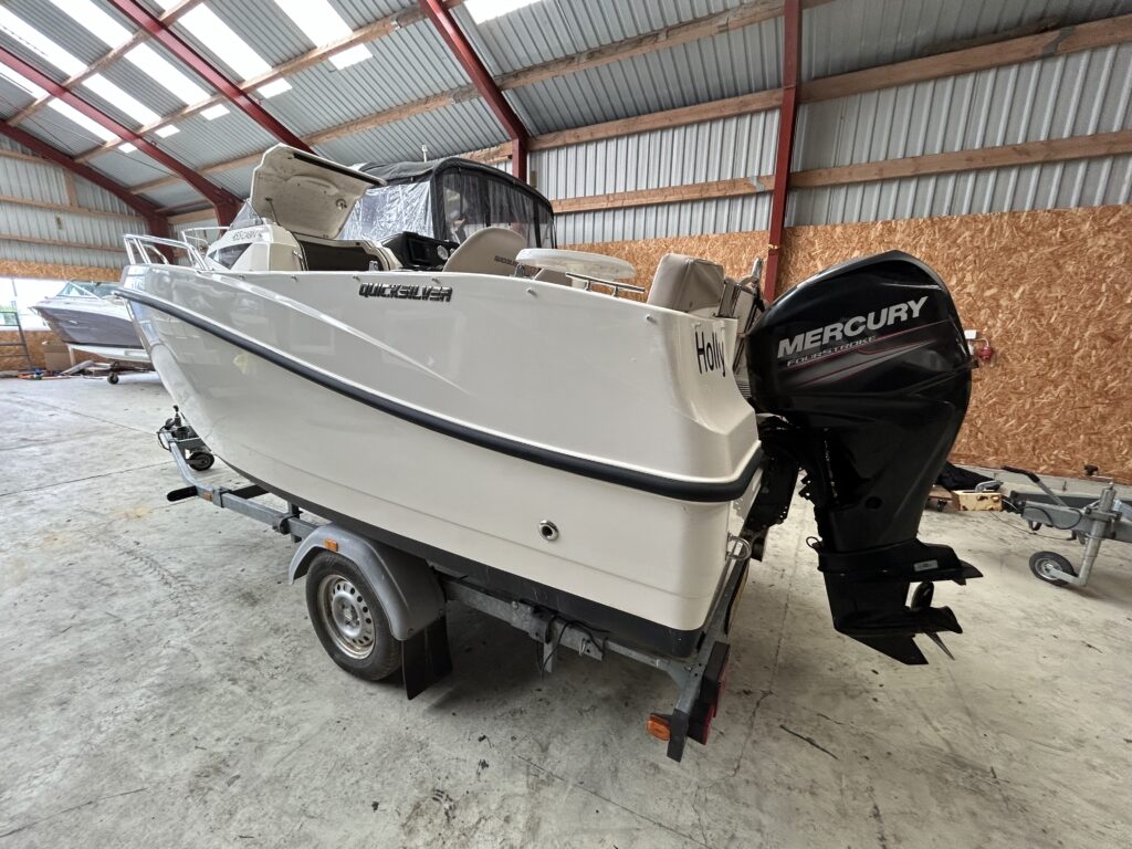 Quicksilver 455 Cabin / Med Trailer - Dansk Sejl & Motor